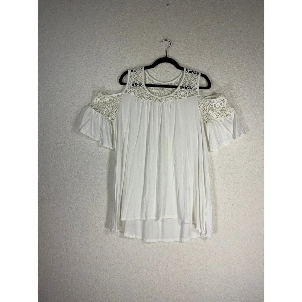 Cato | Tops | Cato Est 946 White Cold Shoulder Crochet Lace Ruffle ...